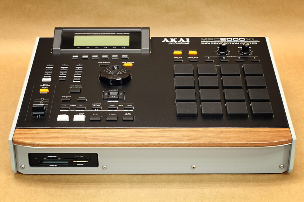 Akai Custom MPC 2000XL Black Drum Machine by Big Noise MPC